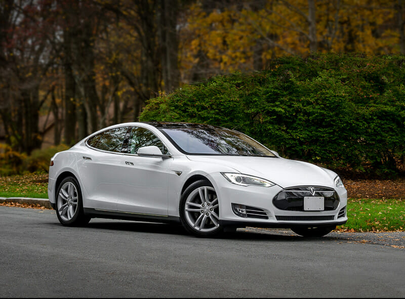 homepage-intro-tesla - Hollis Auto Body